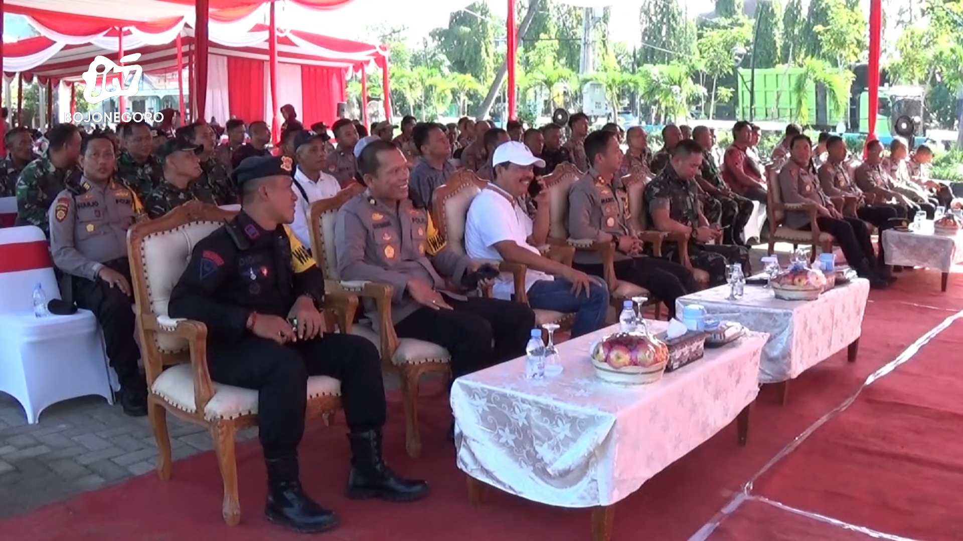 TNI-Polri di Bojonegoro Gelar Bakti Sosial dan Bakti Kesehatan TNI-Polri di Bojonegoro Gelar Bakti Sosial dan Bakti Kesehatan